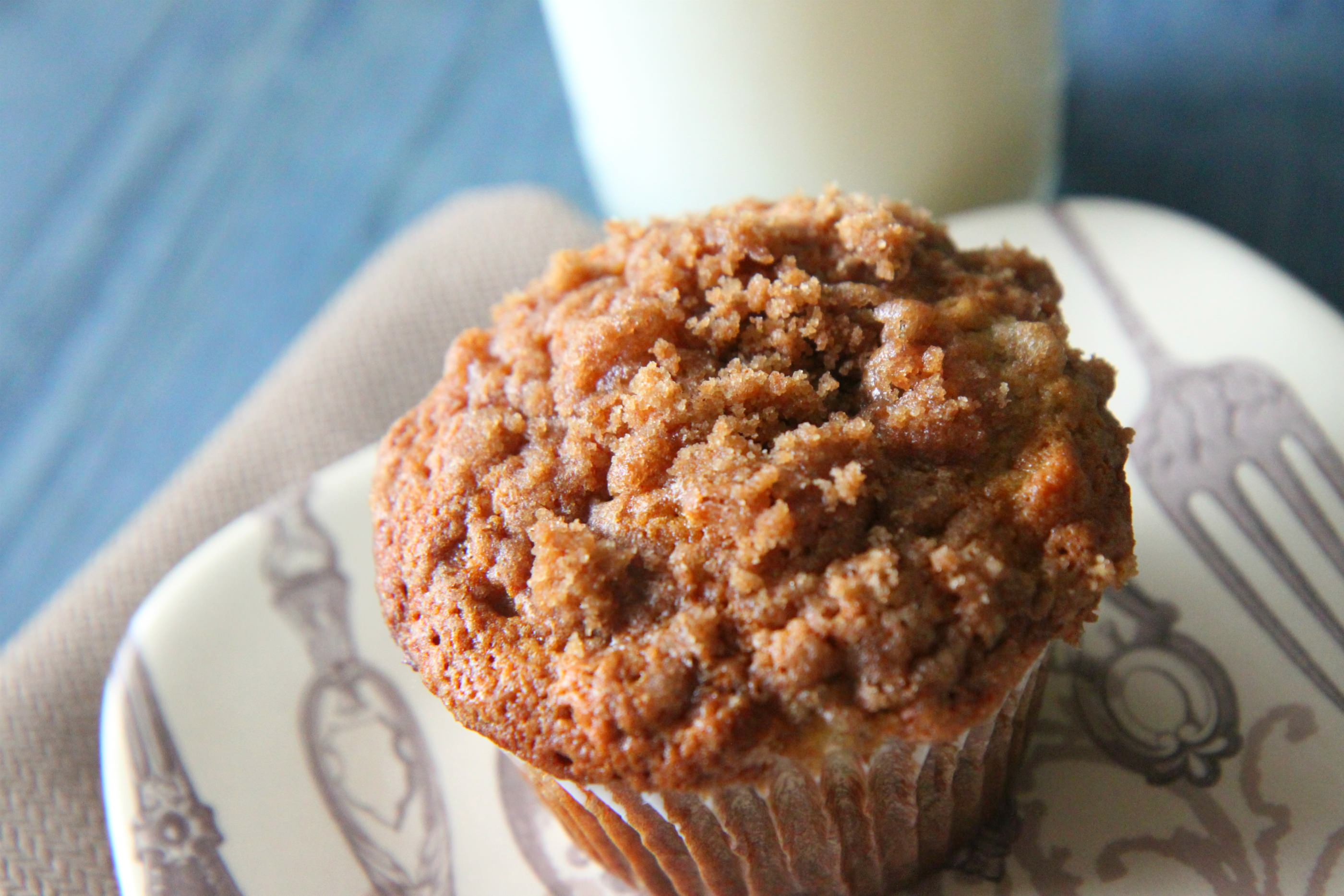 Babeczki drożdżowe z kruszonką | Przepis-y.pl